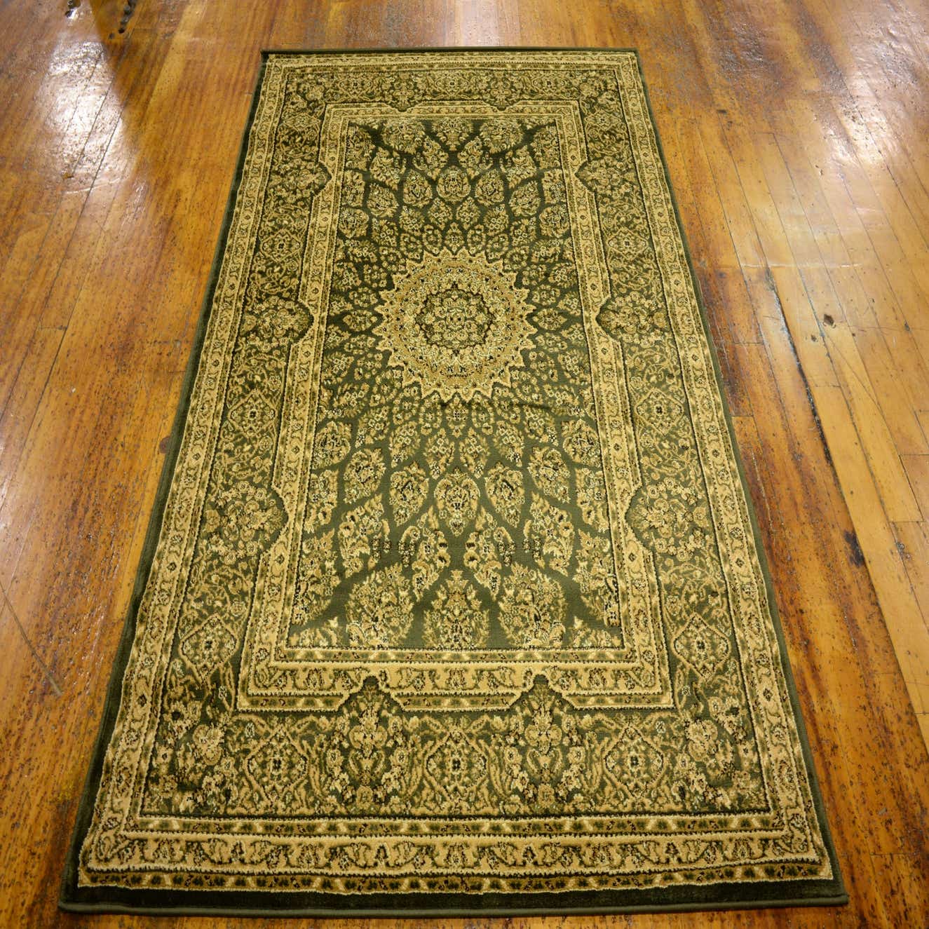 Green 5' x 7' 7 Isfahan Design Rug | eSaleRugs