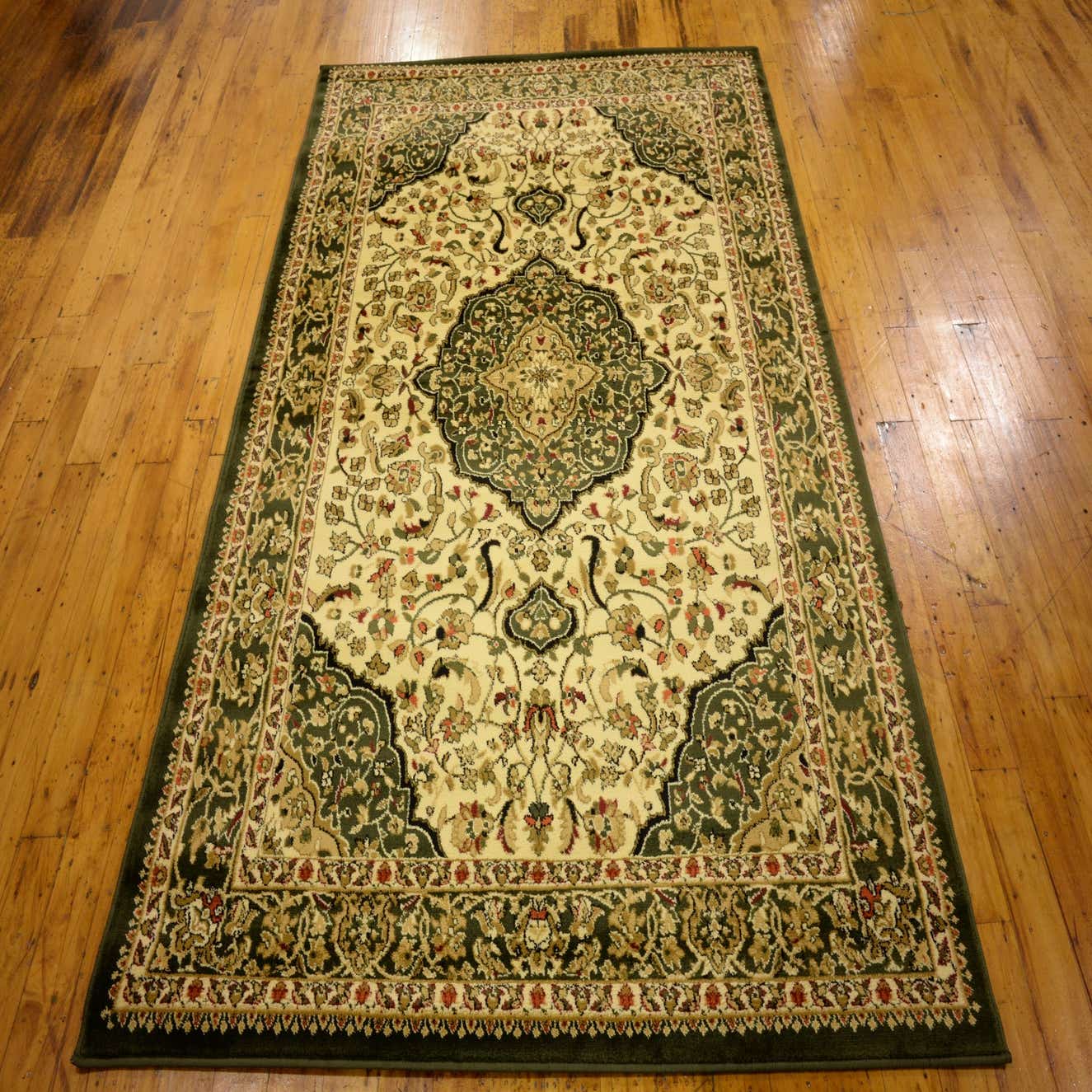 Ivory 5' x 7' 7 Kashan Design Rug | eSaleRugs