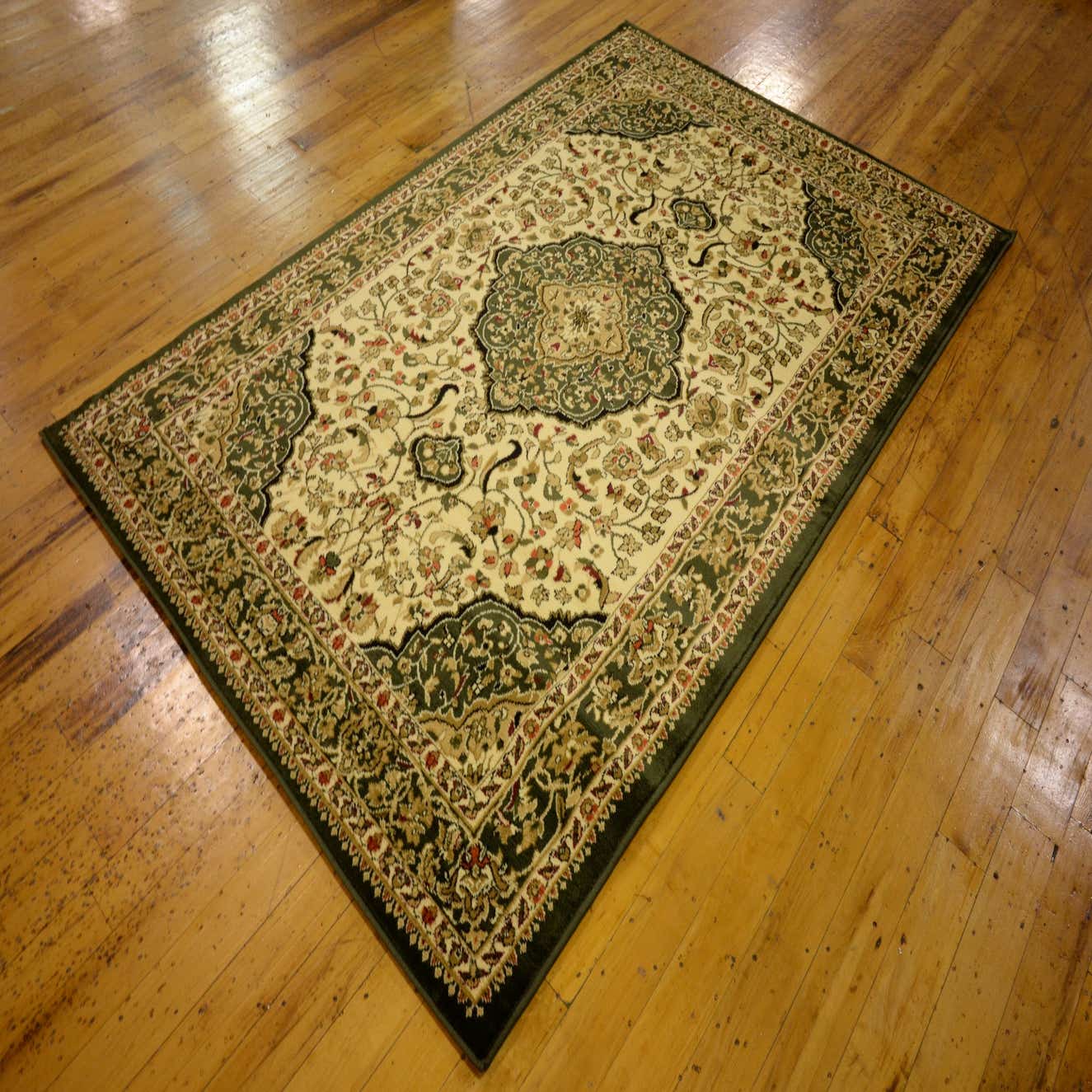 Ivory 5' x 7' 7 Kashan Design Rug | eSaleRugs