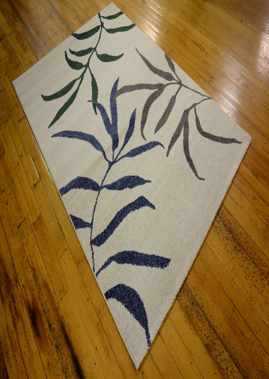 Beige 5' 3 x 7' 7 Frieze Rug | eSaleRugs