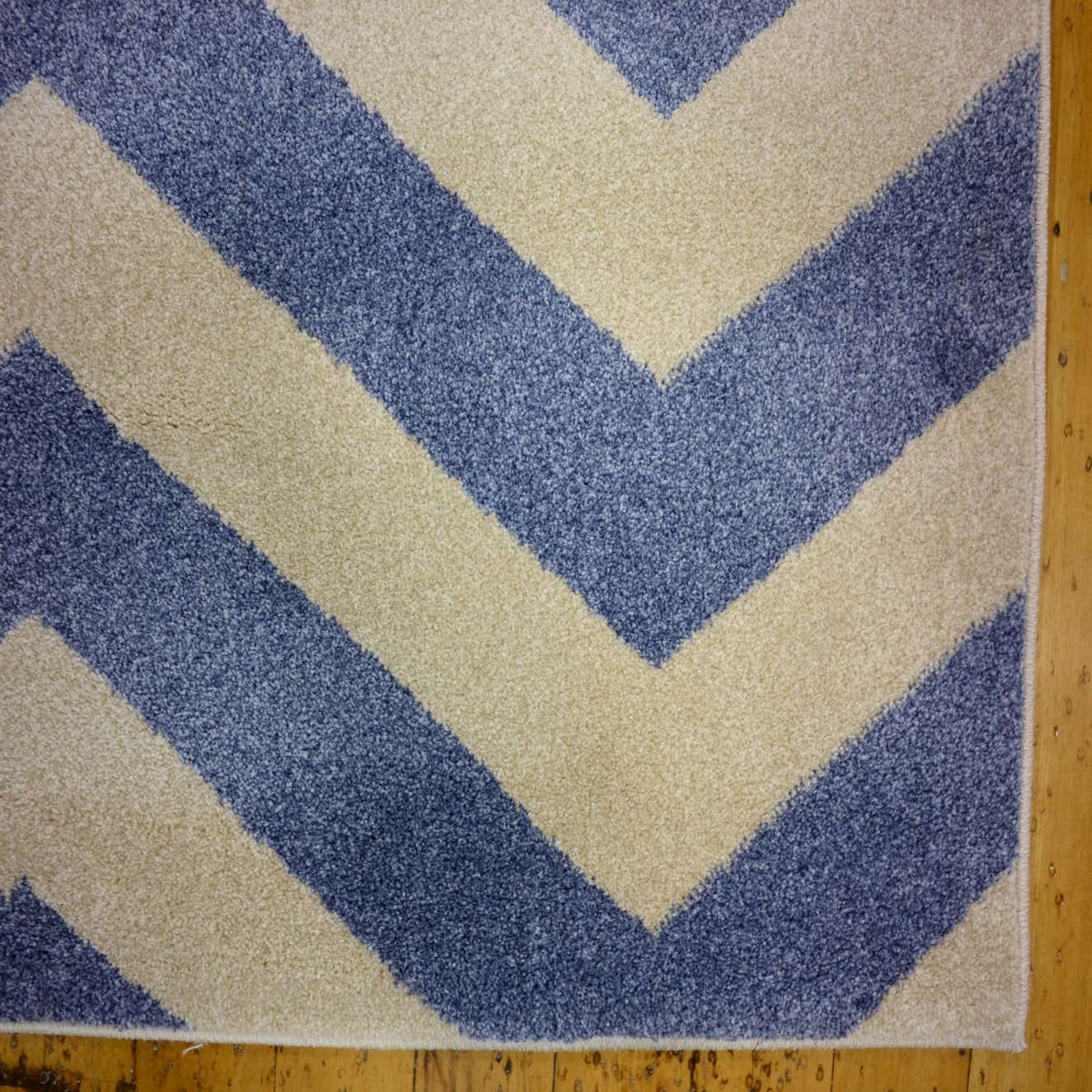 Blue 2' 7 x 10' Chevron Runner Rug | eSaleRugs
