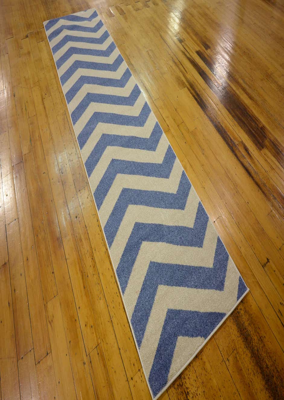 Blue 2' 7 x 10' Chevron Runner Rug | eSaleRugs