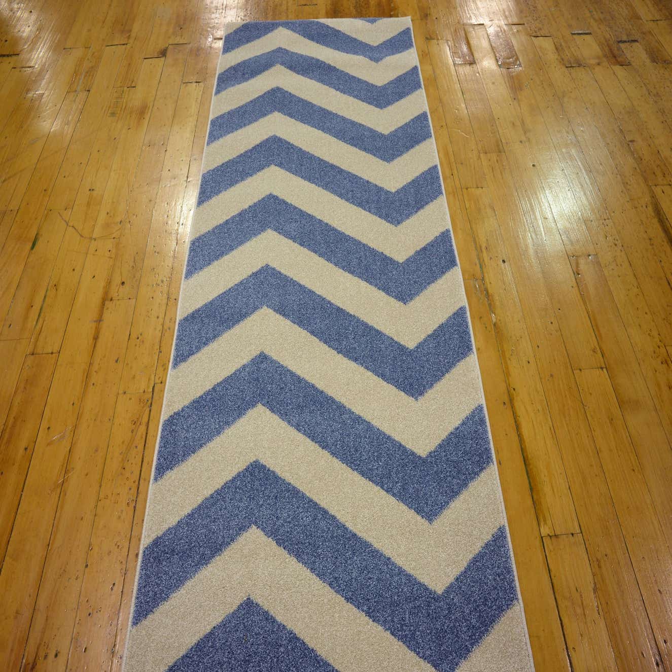 Blue 2' 7 x 10' Chevron Runner Rug | eSaleRugs