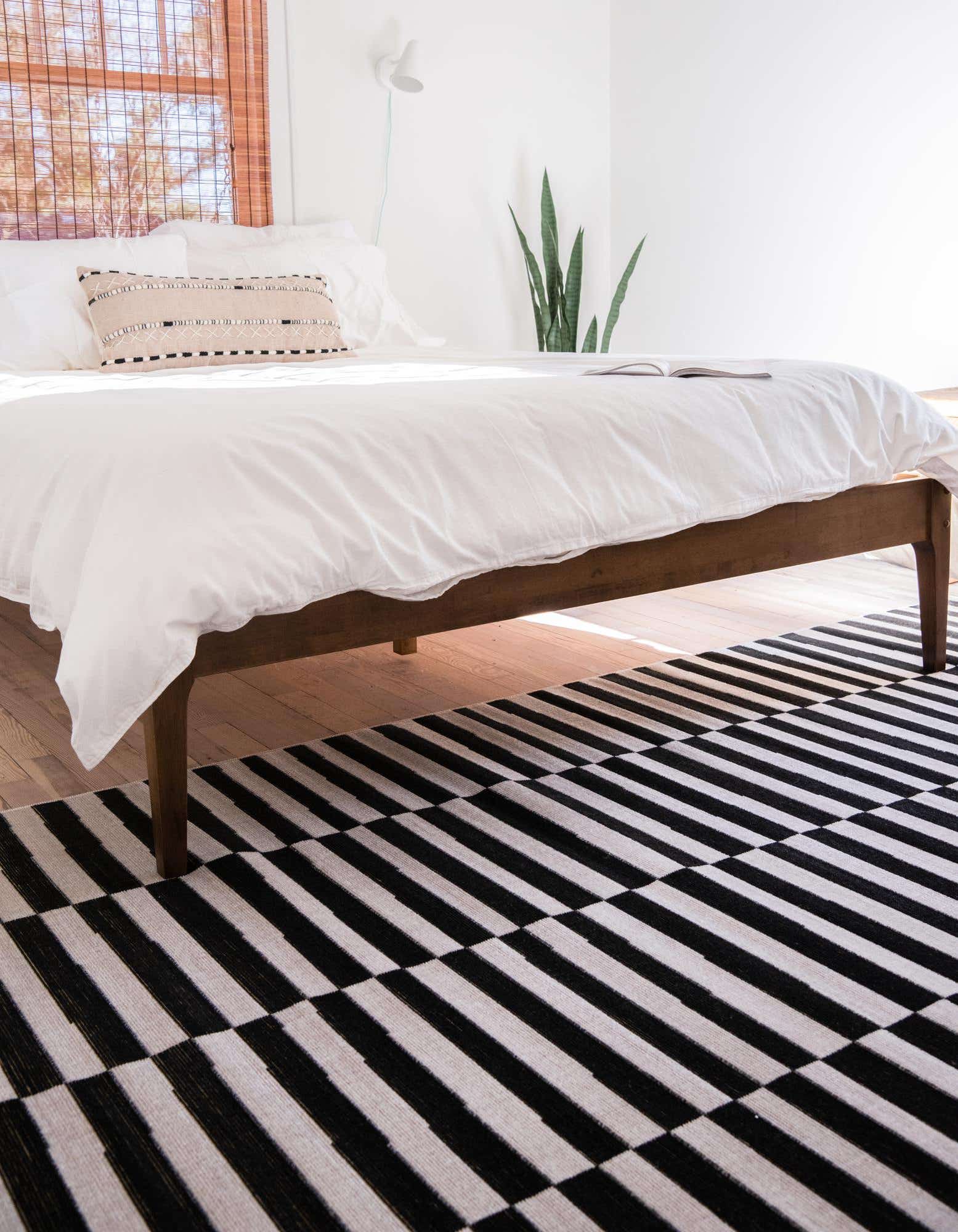 Black 5' x 8' Tribeca Rug | eSaleRugs