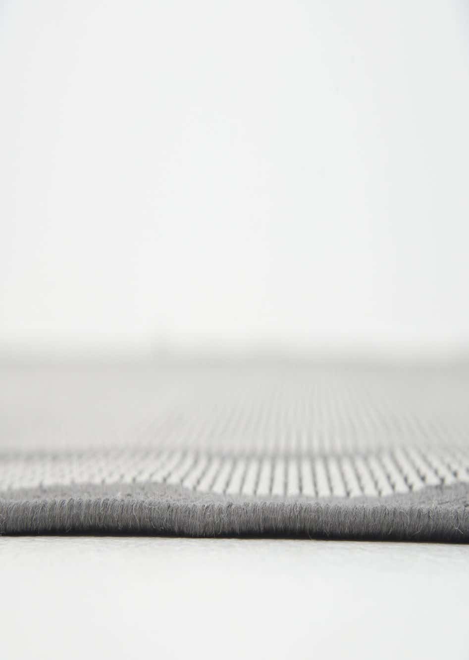 Gray 6' x 9' Outdoor Border Rug | Rugs.com