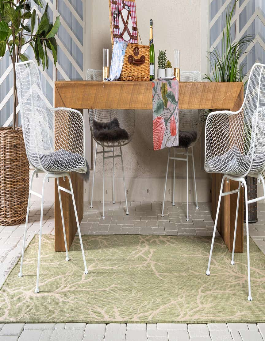 Light Green 7' x 10' 2 Outdoor Botanical Indoor / Outdoor Rug ...