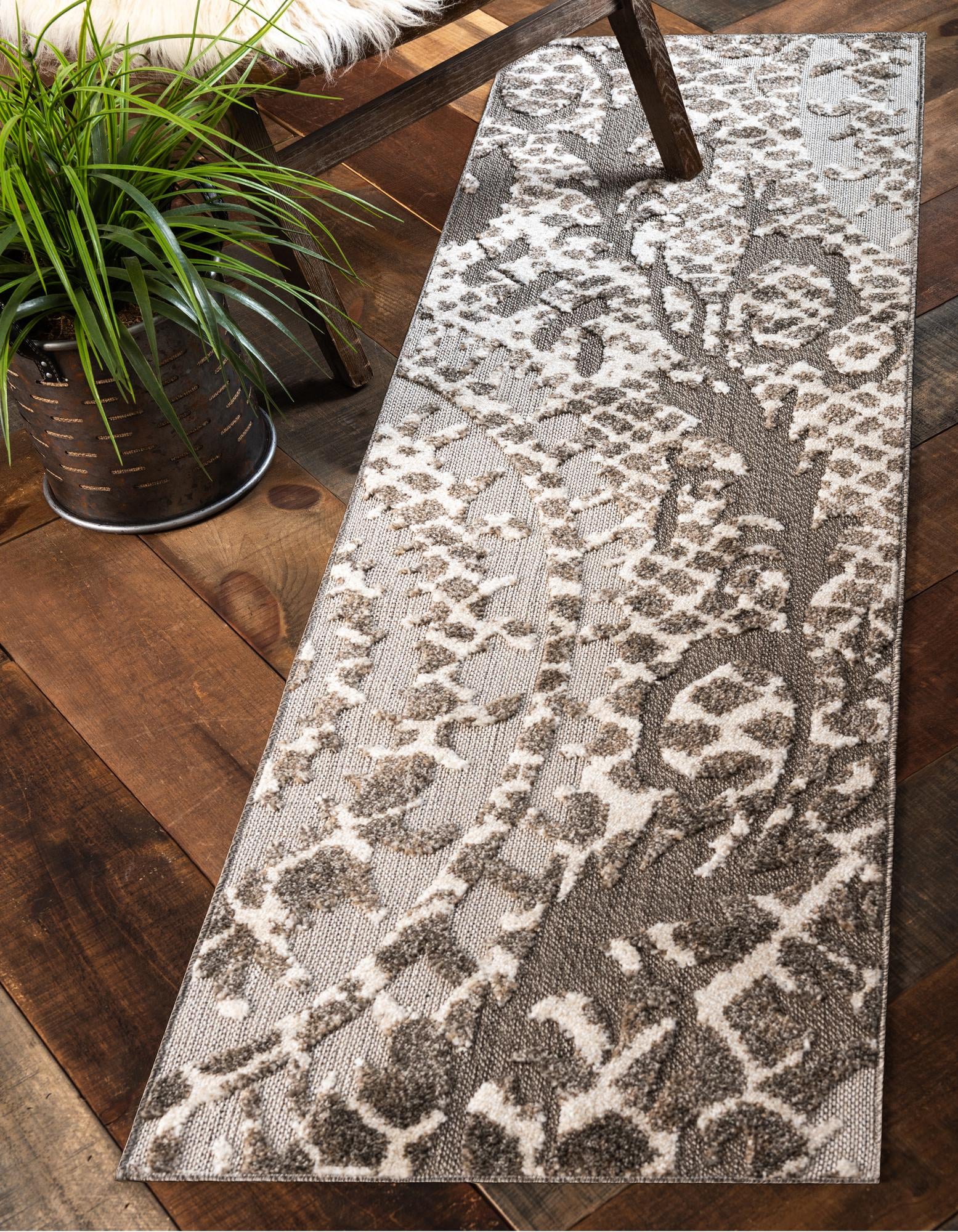 Cream 2' x 6' Outdoor Botanical Runner Rug | Rugs.com