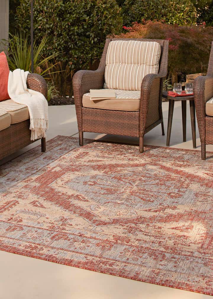 Rust Red 7' 10 x 7' 10 Outdoor Traditional Square Indoor / Outdoor Rug ...